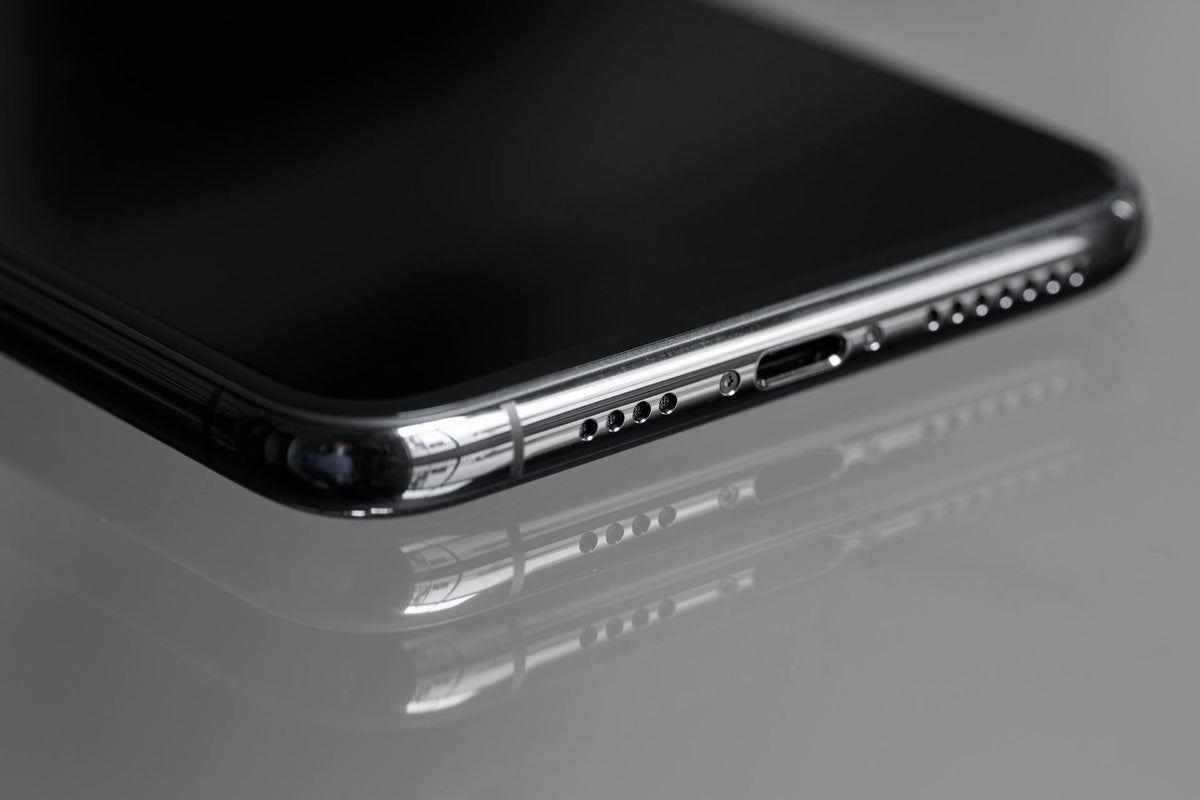 How to Dry an iPhone Charging Port
